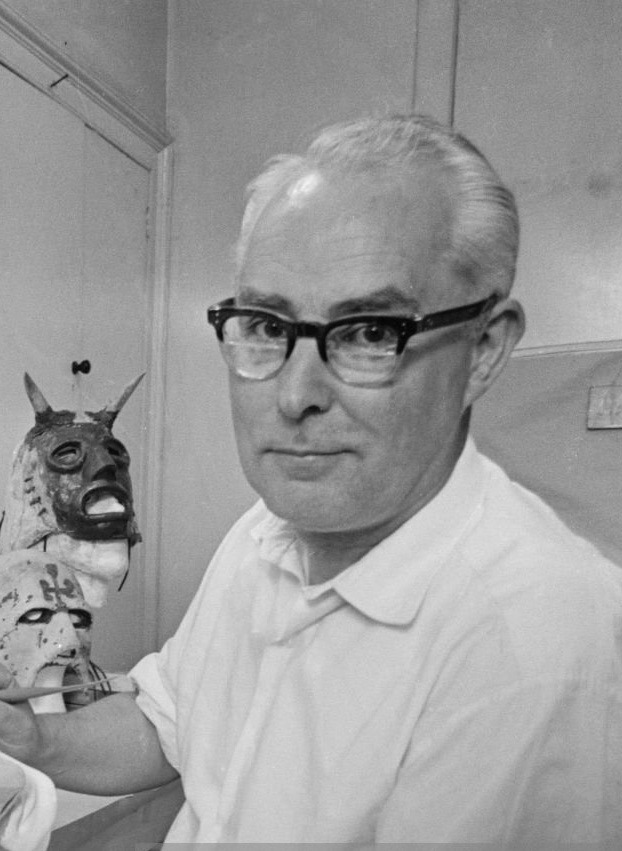 Roy Ashton – The Hammer Graveyard